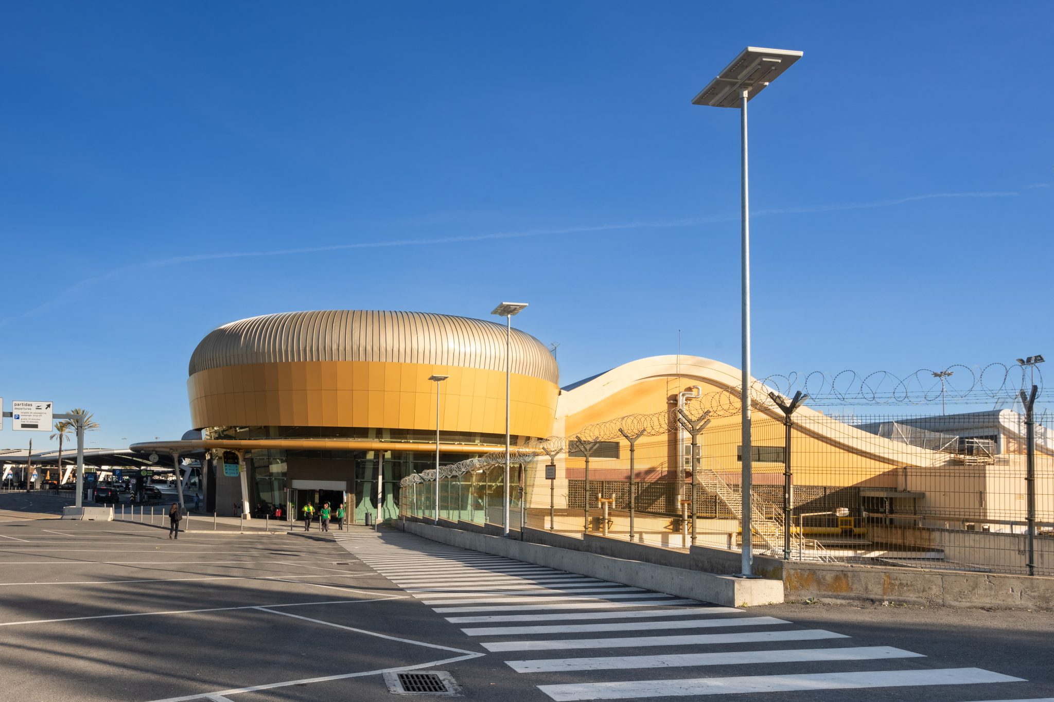 Eco-responsible Solar Lighting at Faro Airport - Sunna Design